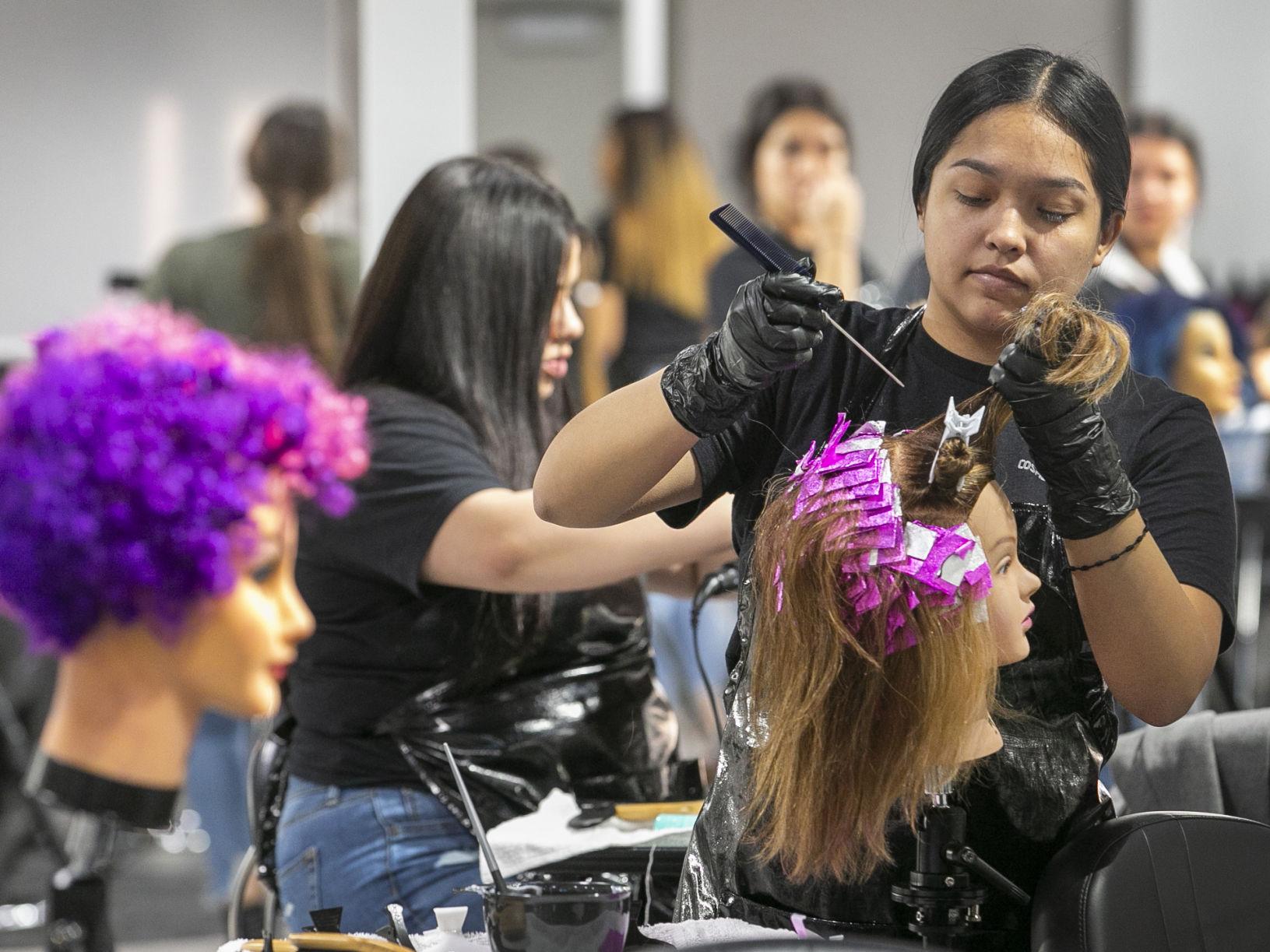Abren escuela de cometología de KHSD para clientes - El Popular